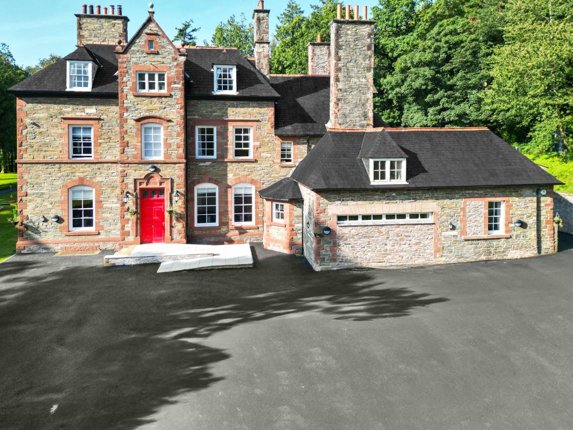 Cottage ∙ 11 Bedrooms ∙ 22 Guests - England