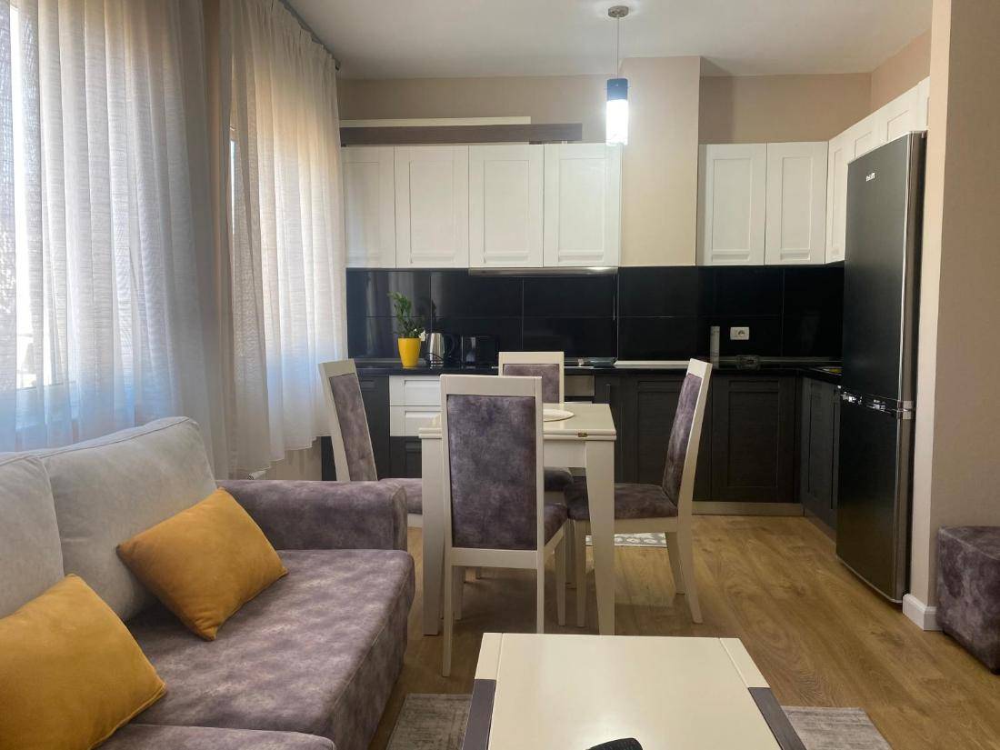 64 M² Appartement ∙ 1 Slaapkamer ∙ 5 Gasten - Tirana
