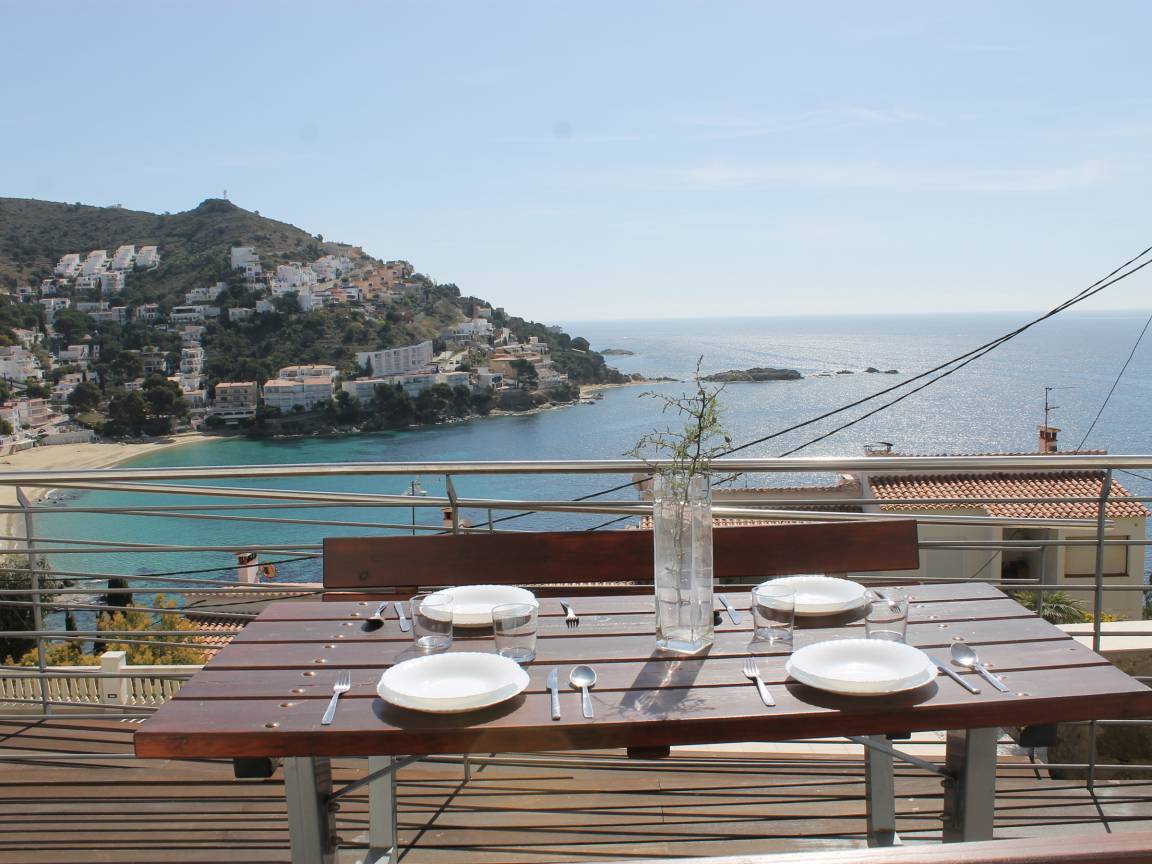 76 M² Apartment ∙ 3 Bedrooms ∙ 6 Guests - Cadaqués