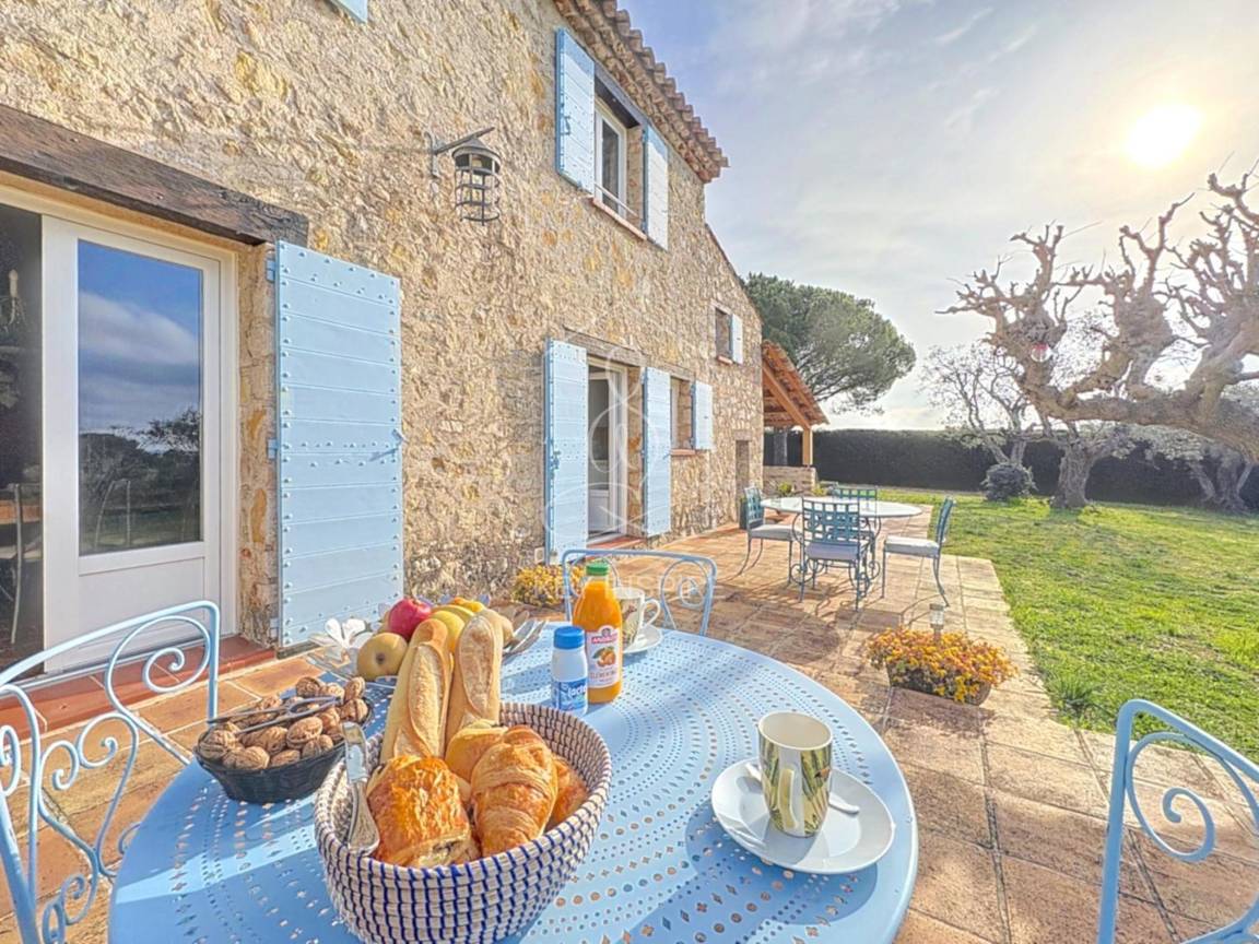 150 M² Villa ∙ 3 Chambres ∙ 8 Personnes - Fayence