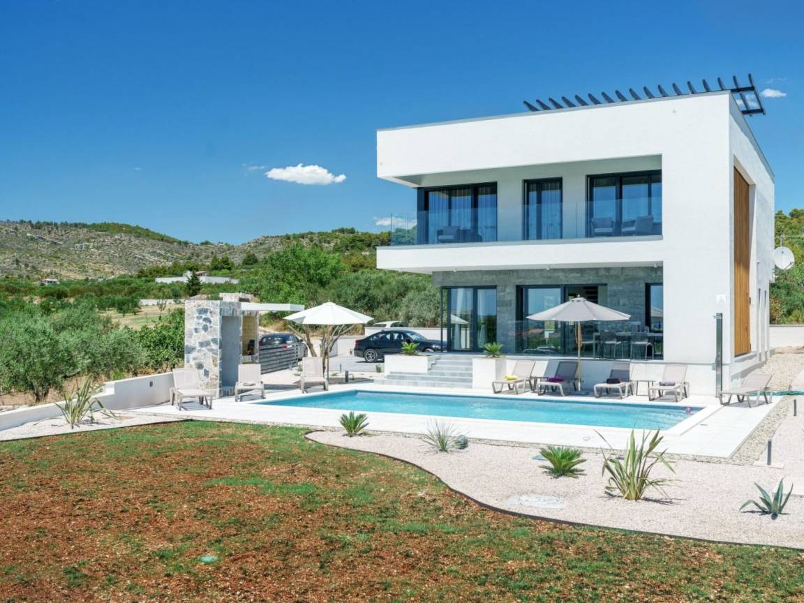 240 M² Ferienhaus ∙ 4 Schlafzimmer ∙ 8 Gäste - Vodice