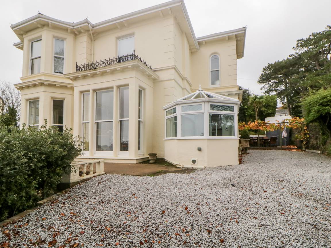 Cottage ∙ 6 Bedrooms ∙ 12 Guests - Paignton