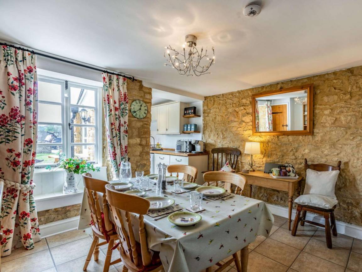 Cottage ∙ 2 Bedrooms ∙ 4 Guests - Bourton-on-the-Water