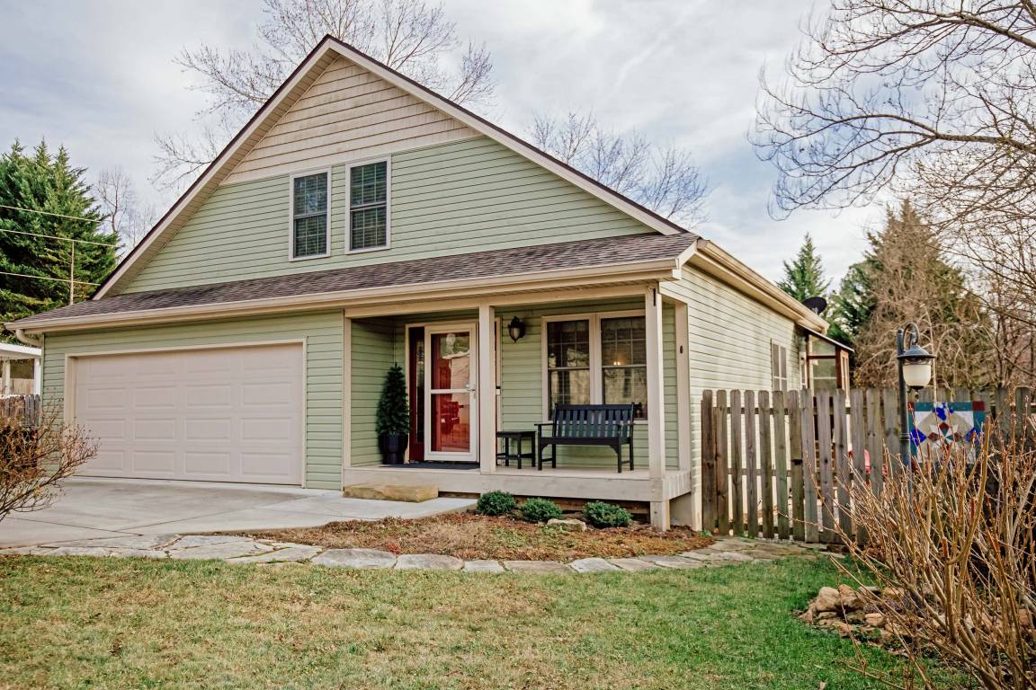 149 M² House ∙ 3 Bedrooms ∙ 6 Guests - Black Mountain, NC