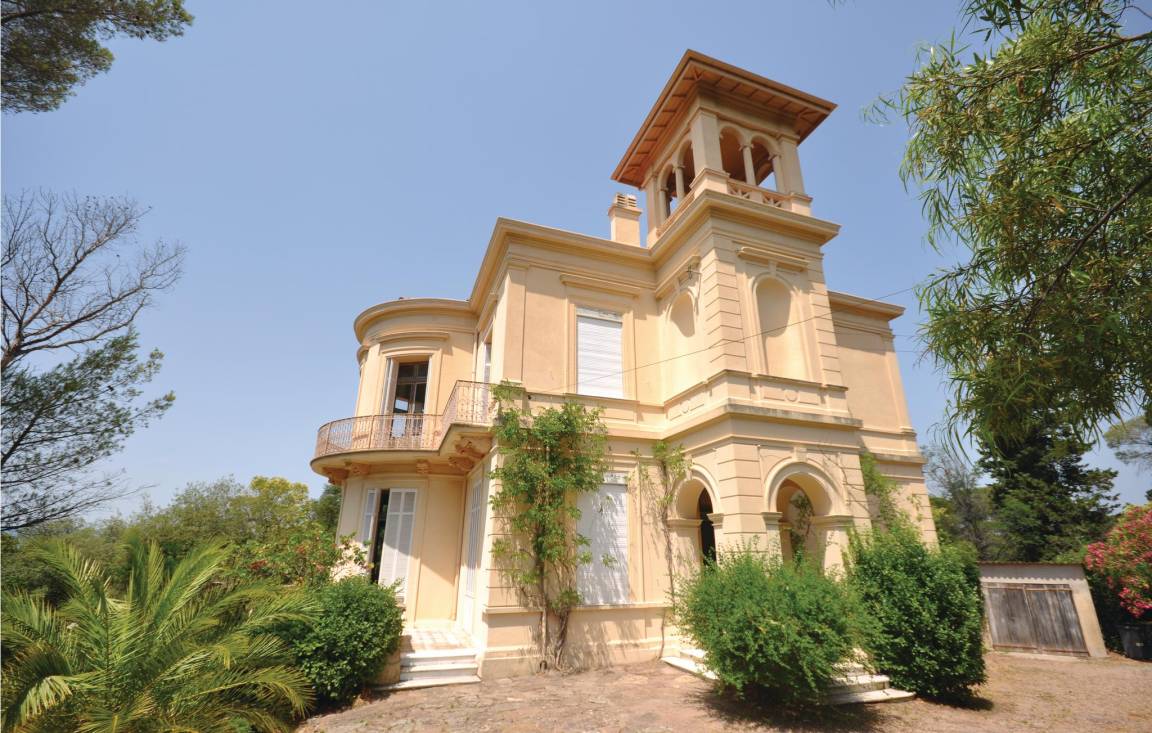 250 M² Maison De Vacances ∙ 5 Chambres ∙ 10 Personnes - Saint-Raphaël