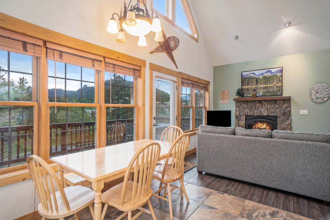 111 M² Condo ∙ 2 Bedrooms ∙ 6 Guests - Estes Park, CO