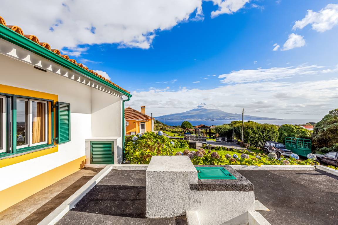 100 M² Ferienhaus ∙ 2 Schlafzimmer ∙ 4 Gäste - Faial