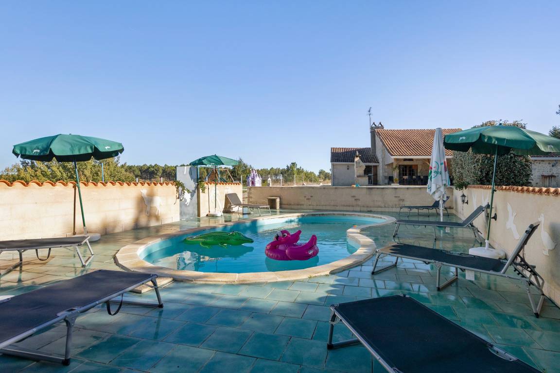 220 M² Cottage ∙ 5 Chambres ∙ 16 Personnes - Charente