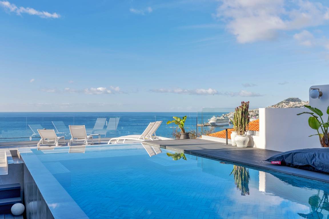 250 M² Apartment ∙ 4 Bedrooms ∙ 8 Guests - Funchal