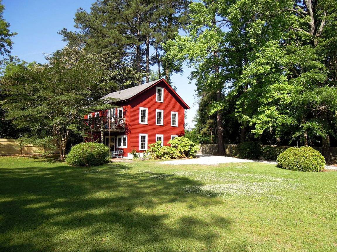 Farmhouse ∙ 2 Bedrooms ∙ 6 Guests - New Bern, NC