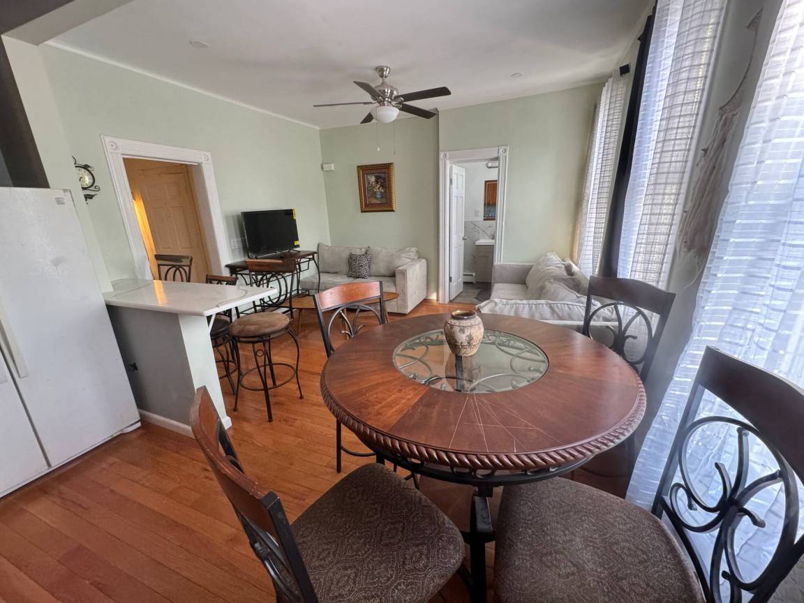 130 M² Apartment ∙ 3 Bedrooms ∙ 10 Guests - Jackson Heights - Queens NY