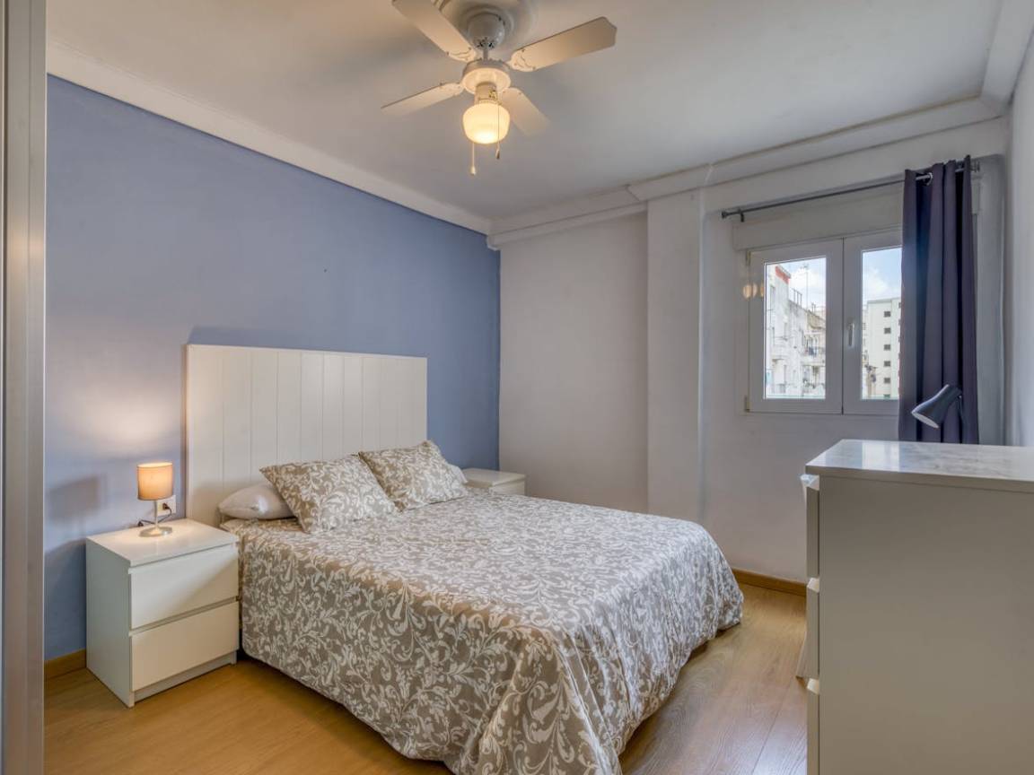 70 M² Private Room ∙ 1 Bedroom ∙ 1 Guest - Valencia