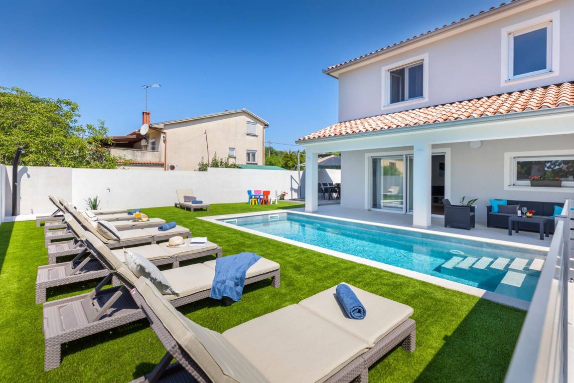 200 M² Villa ∙ 4 Chambres ∙ 8 Personnes - Pula