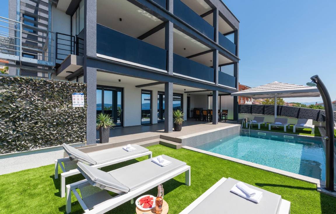 200 M² House ∙ 3 Bedrooms ∙ 7 Guests - Crikvenica