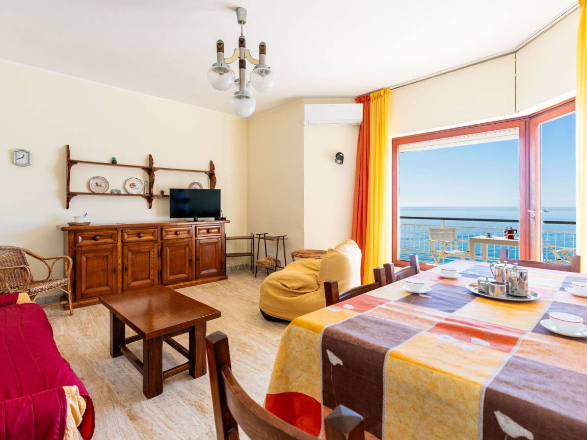 90 M² Appartement ∙ 2 Chambres ∙ 6 Personnes - Vintimille