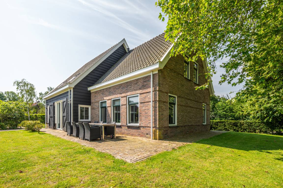 250 M² House ∙ 5 Bedrooms ∙ 16 Guests - Goes