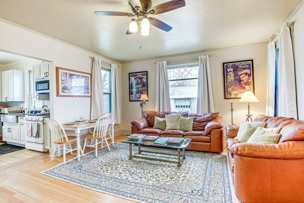 64 M² Apartment ∙ 2 Bedrooms ∙ 6 Guests - Herman, WI