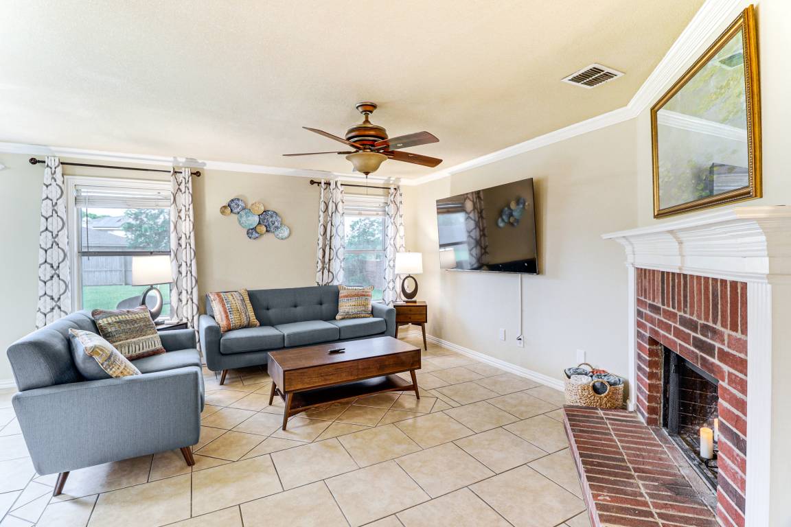 183 M² House ∙ 3 Bedrooms ∙ 8 Guests - Grand Prairie, TX