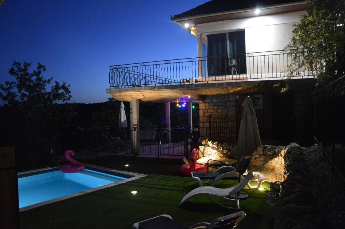 170 M² Gîte ∙ 4 Chambres ∙ 8 Personnes - Lot