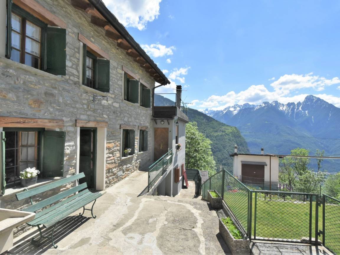 100 M² House ∙ 4 Bedrooms ∙ 6 Guests - Chiavenna