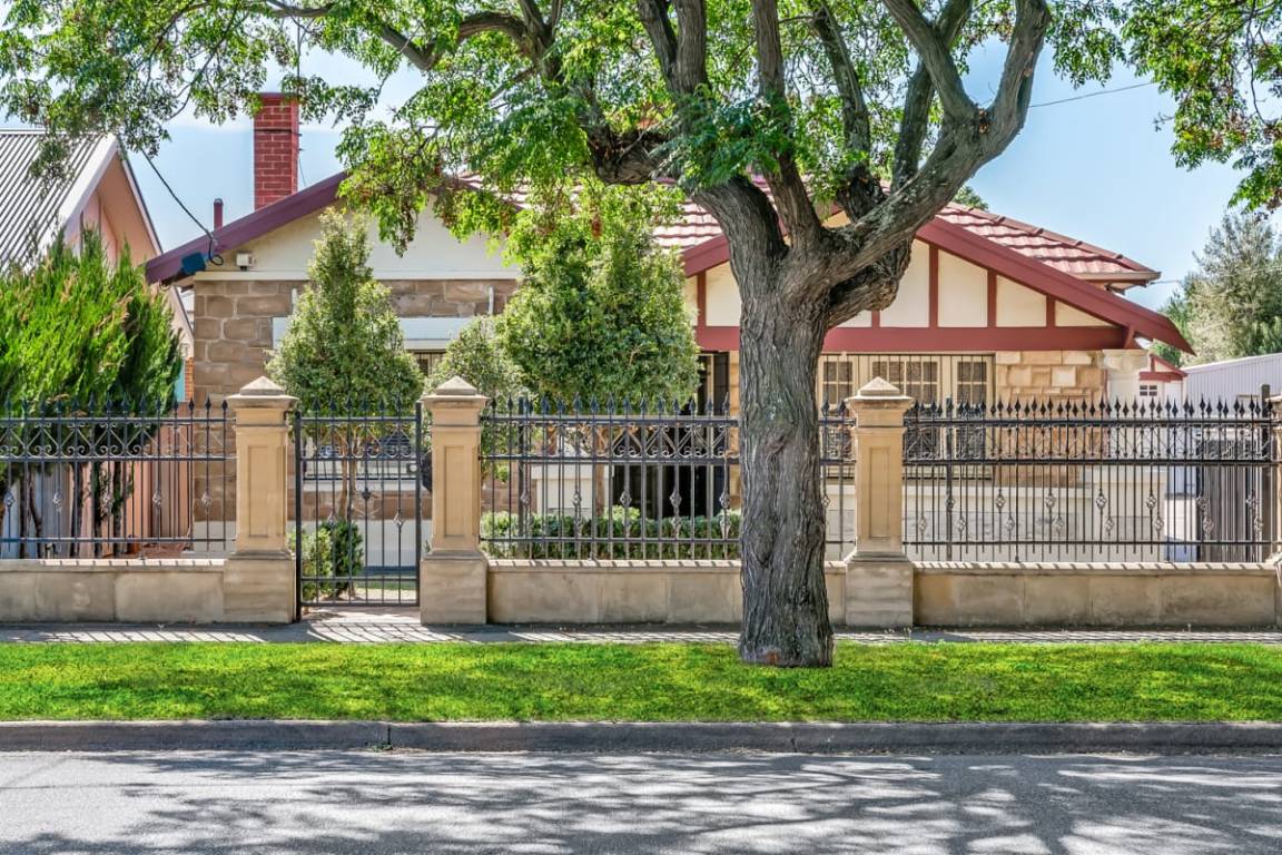 877 M² House ∙ 4 Bedrooms ∙ 8 Guests - Port Adelaide