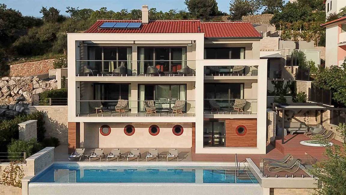 513 M² Villa ∙ 5 Bedrooms ∙ 10 Guests - Rabac