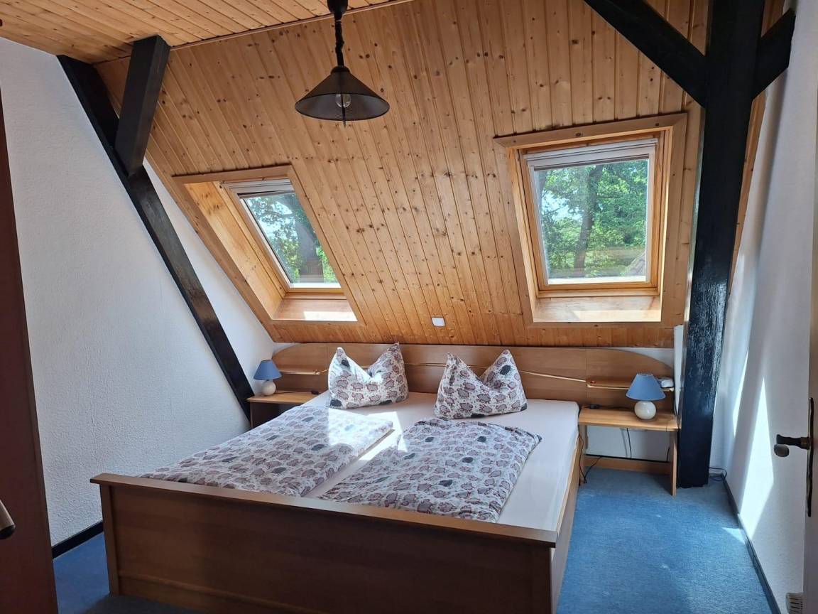 70 M² Ferienwohnung ∙ 3 Schlafzimmer ∙ 5 Gäste - Bispingen