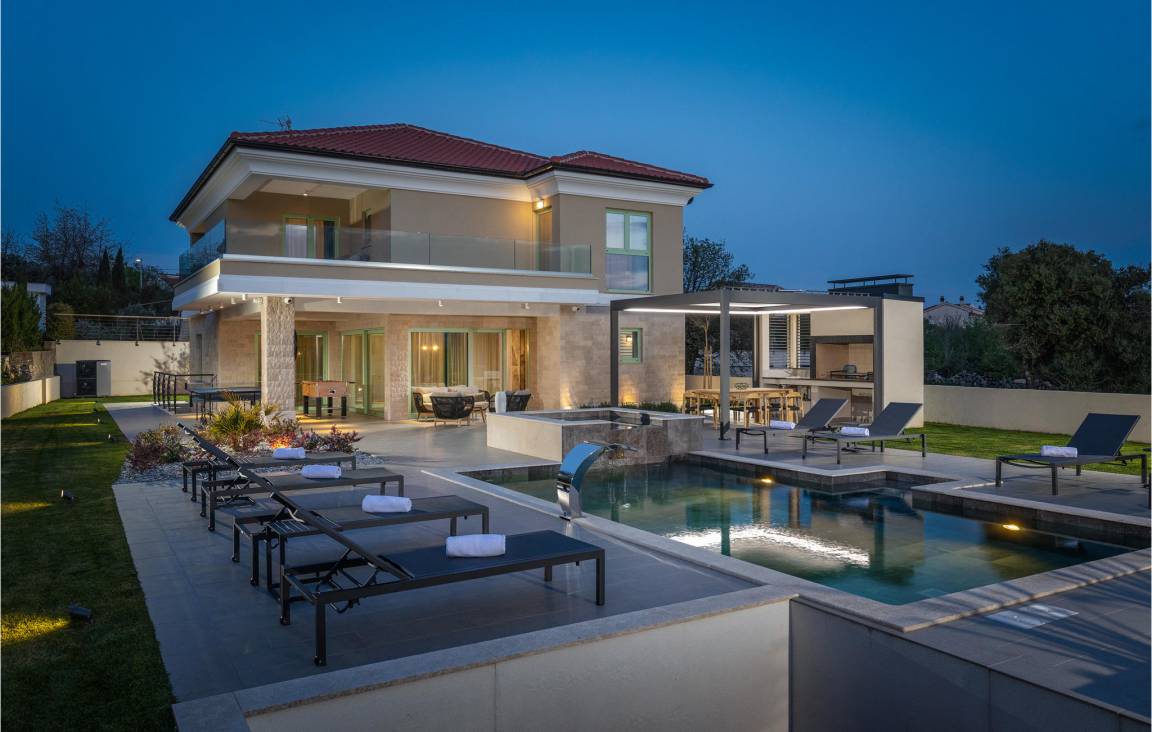 240 M² House ∙ 3 Bedrooms ∙ 8 Guests - Cres