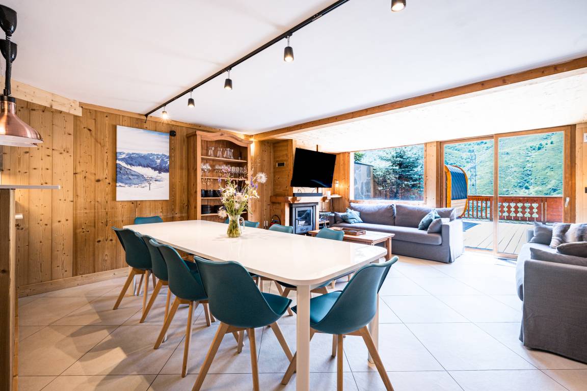 130 M² Chalet ∙ 5 Bedrooms ∙ 12 Guests - Savoie
