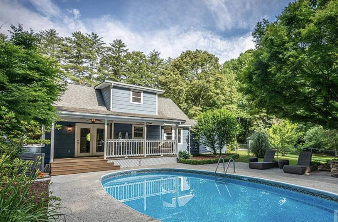 169 M² House ∙ 3 Bedrooms ∙ 8 Guests - Brevard, NC