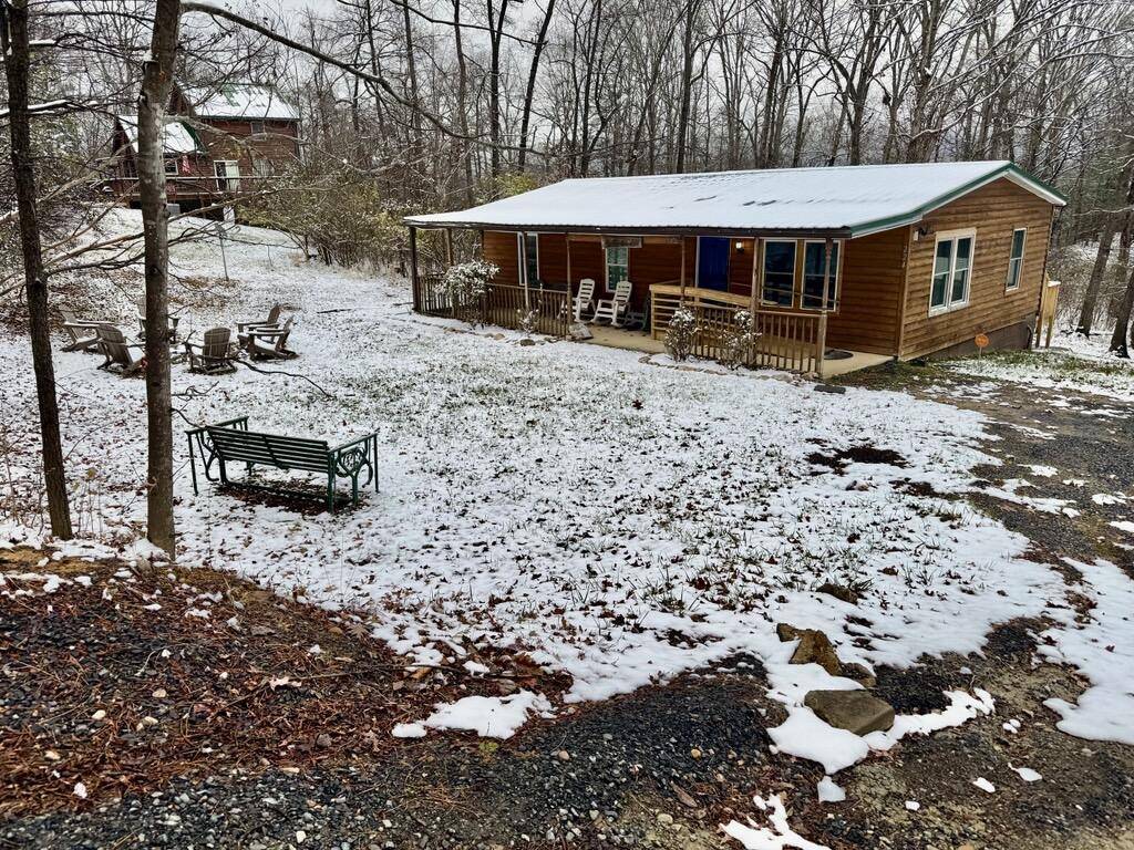 House ∙ 2 Bedrooms ∙ 4 Guests - Rileyville, VA