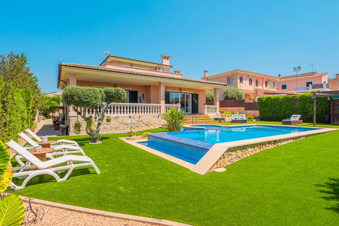 250 M² Villa ∙ 4 Bedrooms ∙ 8 Guests - Palma