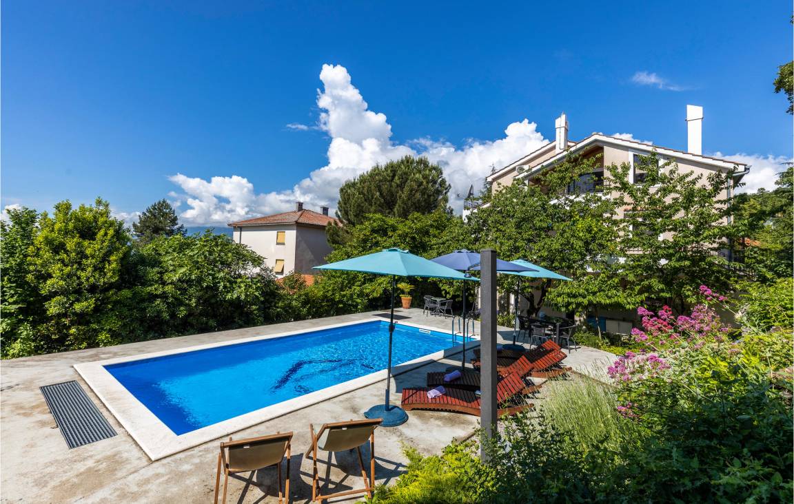 245 M² House ∙ 6 Bedrooms ∙ 11 Guests - Opatija