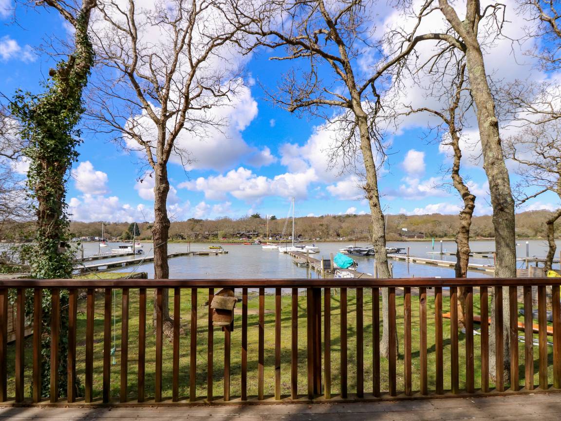 Cottage ∙ 4 Bedrooms ∙ 8 Guests - Fareham