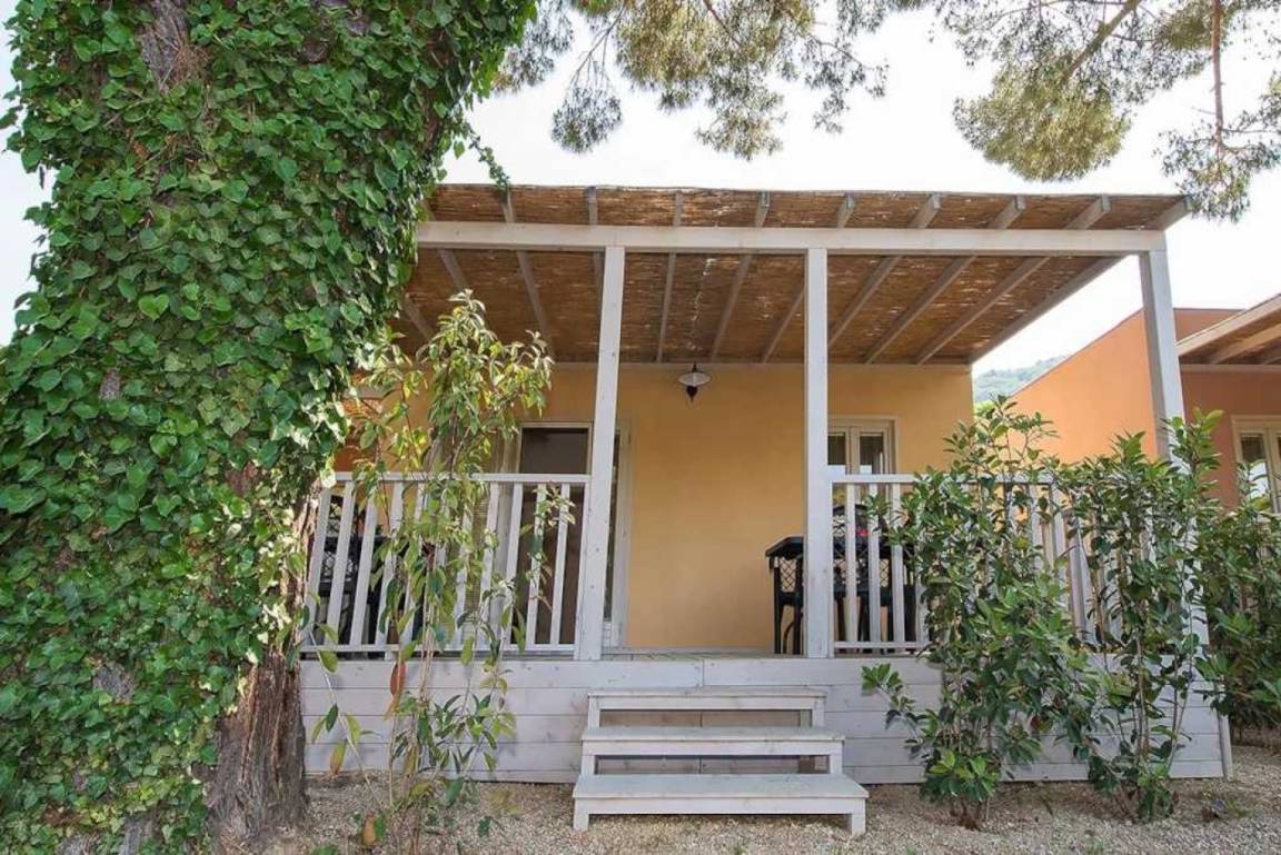 30 M² Camping-unterkunft ∙ 2 Schlafzimmer ∙ 6 Gäste - Spotorno