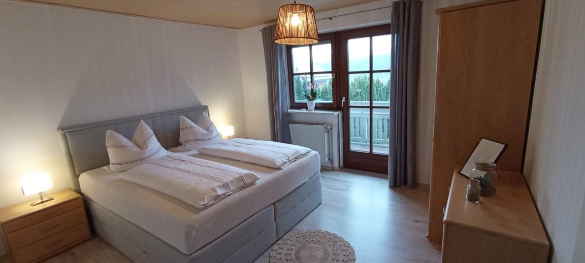 65 M² Ferienwohnung ∙ 1 Schlafzimmer ∙ 4 Gäste - Deggendorf