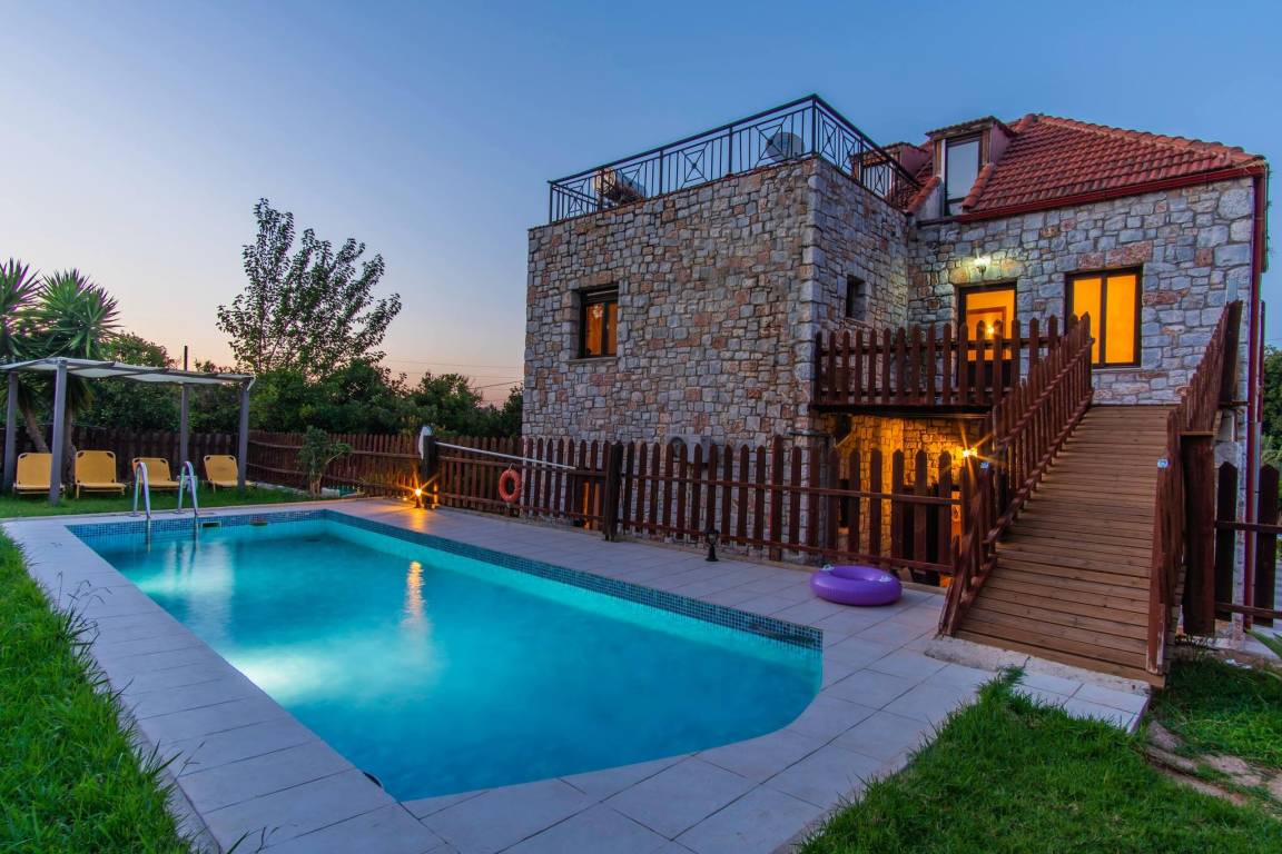 160 M² Villa ∙ 4 Bedrooms ∙ 8 Guests - Chania