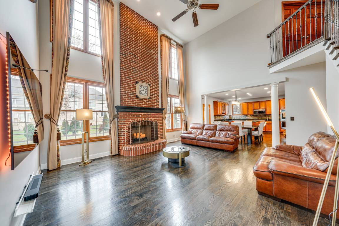 325 M² House ∙ 5 Bedrooms ∙ 8 Guests - Naperville
