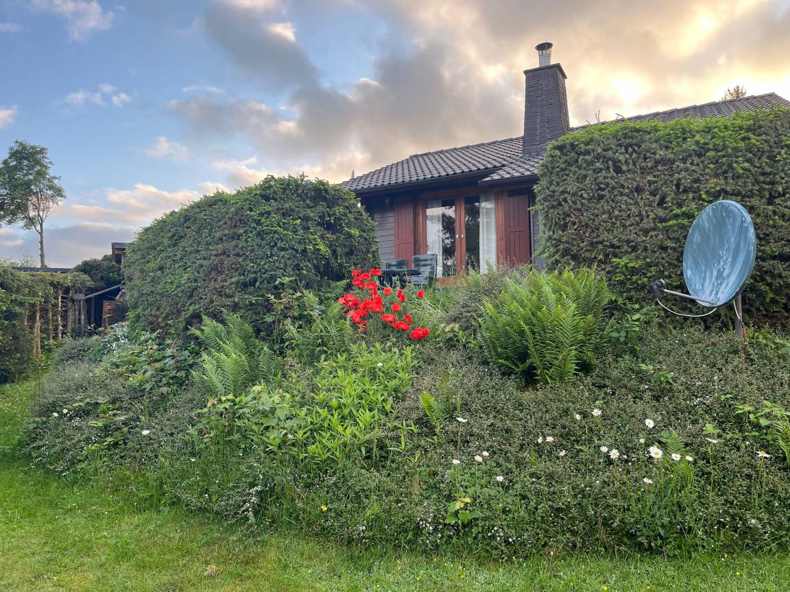 75 M² Ferienhaus ∙ 2 Schlafzimmer ∙ 4 Gäste - Bromskirchen