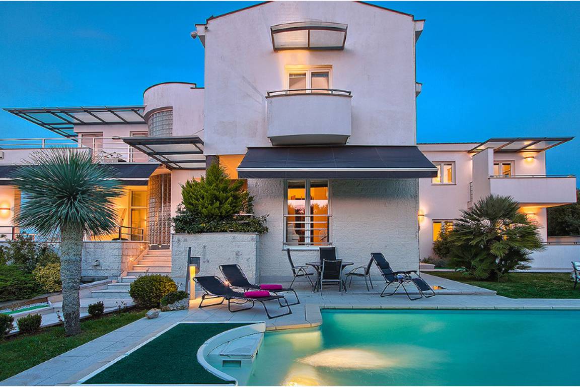 450 M² Villa ∙ 5 Slaapkamers ∙ 10 Gasten - Pula