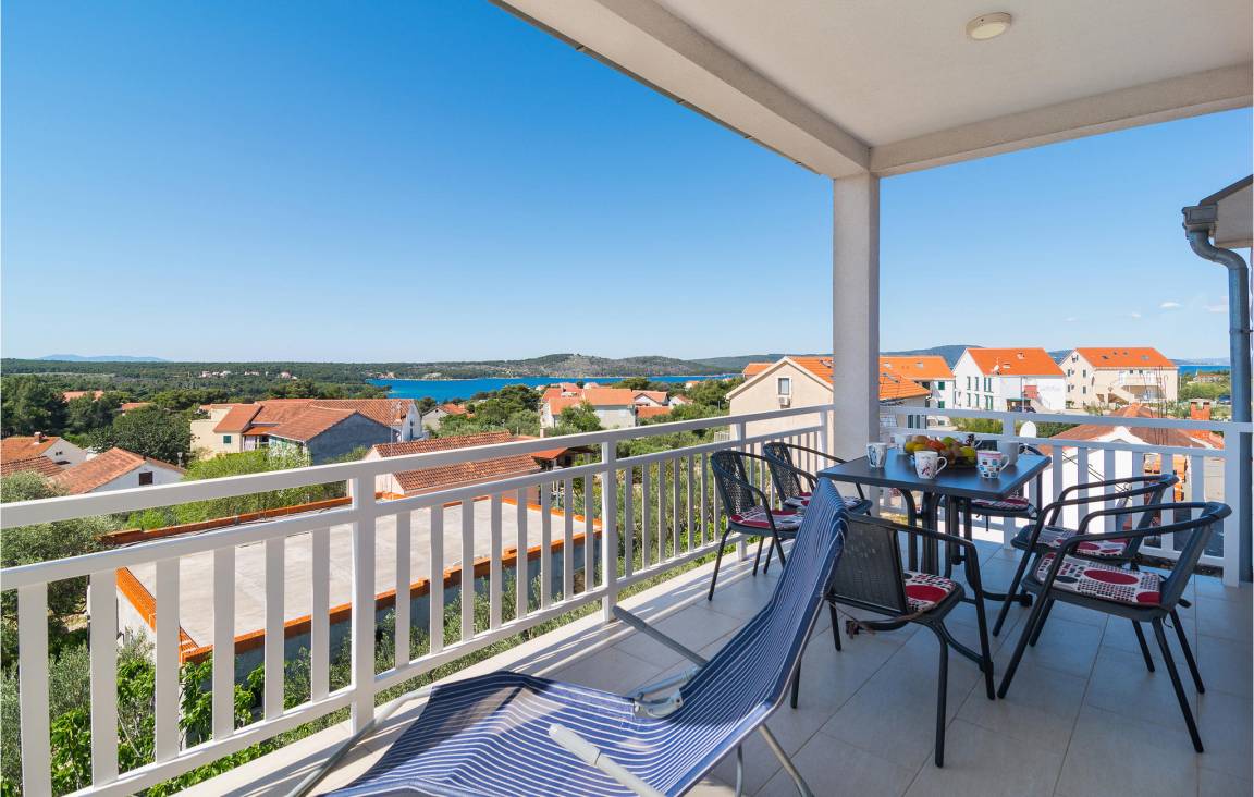 70 M² Apartment ∙ 3 Bedrooms ∙ 7 Guests - Sutivan