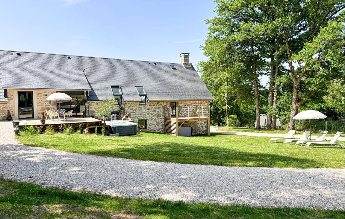 290 M² Maison De Vacances ∙ 6 Chambres ∙ 12 Personnes - Meymac