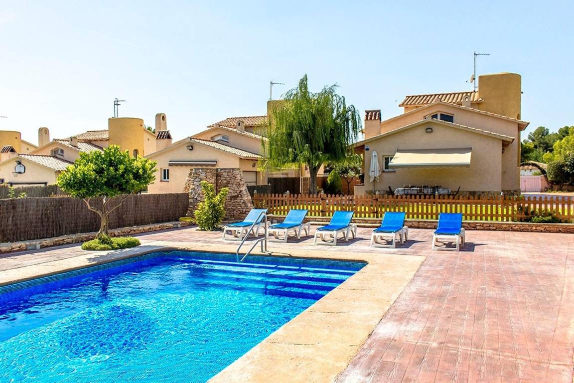 180 M² Villa ∙ 4 Habitaciones ∙ 11 Huéspedes - Roda de Bará