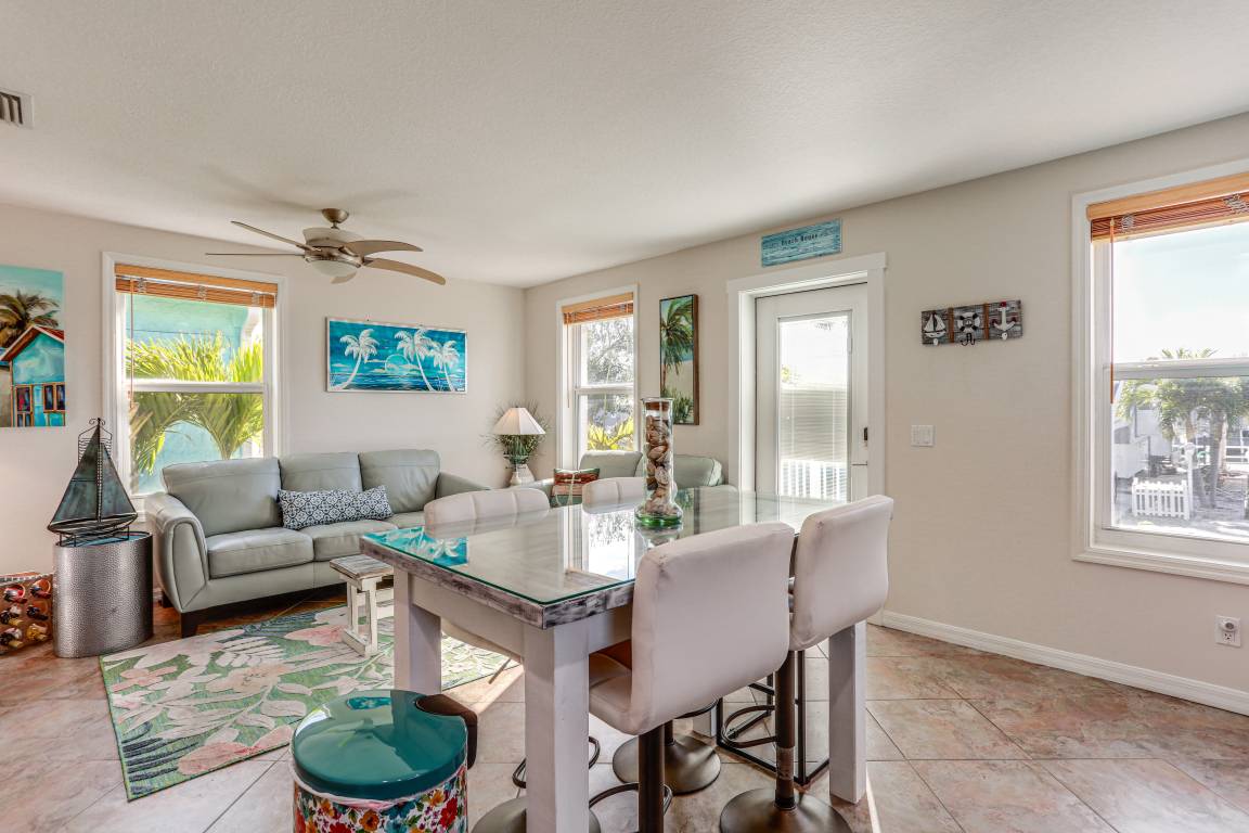 74 M² Cottage ∙ 2 Bedrooms ∙ 4 Guests - Florida
