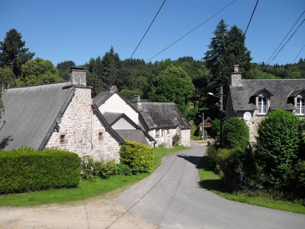 75 M² Gîte ∙ 2 Chambres ∙ 4 Personnes - Égletons