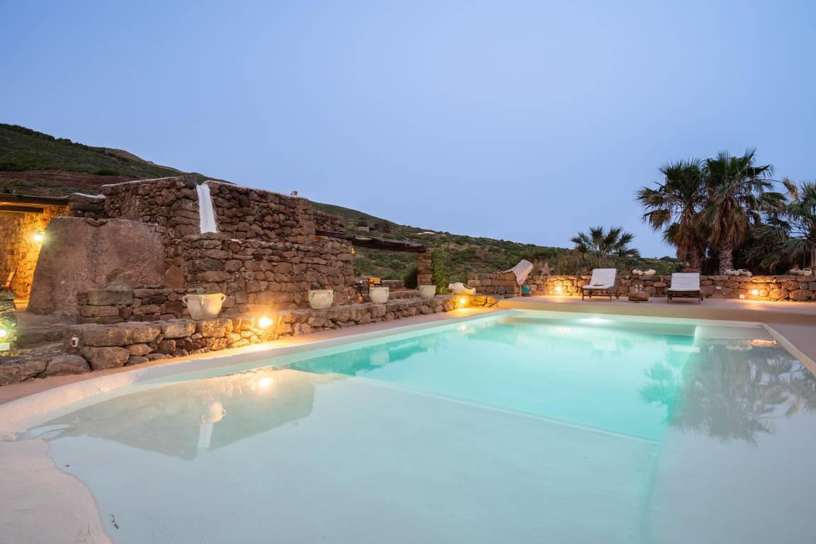 Villa ∙ 6 Bedrooms ∙ 13 Guests - Pantelleria