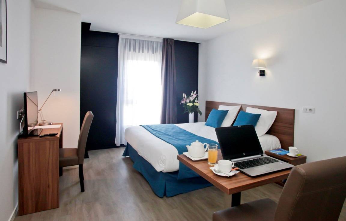 20 M² Hotel ∙ 2 Guests - Puteaux