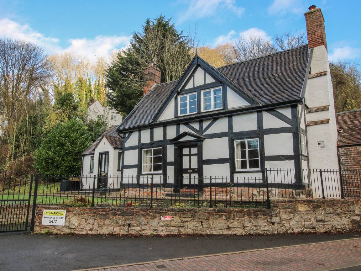 Cottage ∙ 4 Bedrooms ∙ 8 Guests - Telford