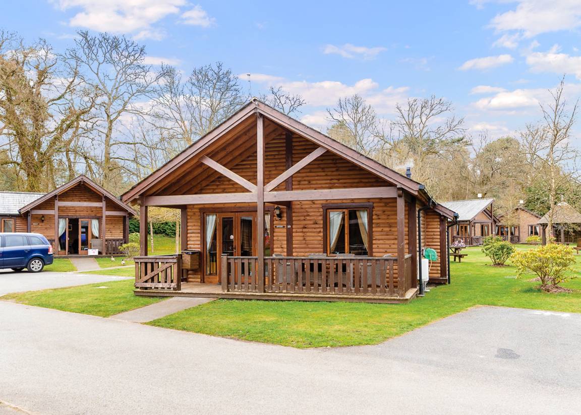 Chalet ∙ 2 Bedrooms ∙ 4 Guests - Farnham