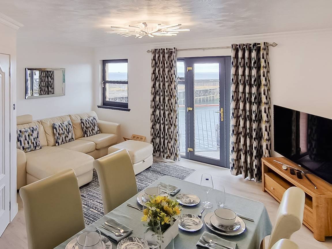 Cottage ∙ 2 Bedrooms ∙ 4 Guests - Kirkcaldy